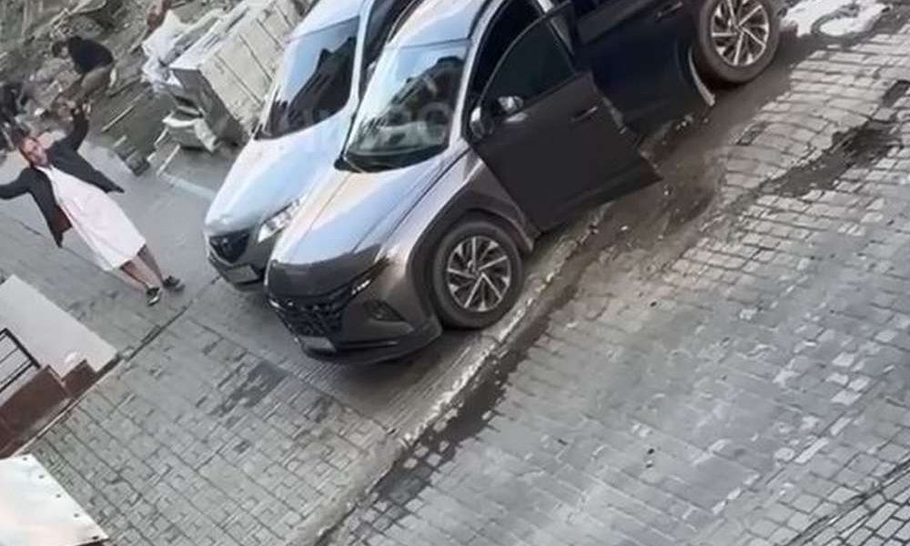 У Дніпрі затримали чоловіка в білому халаті який гучно слухав російську музику відео