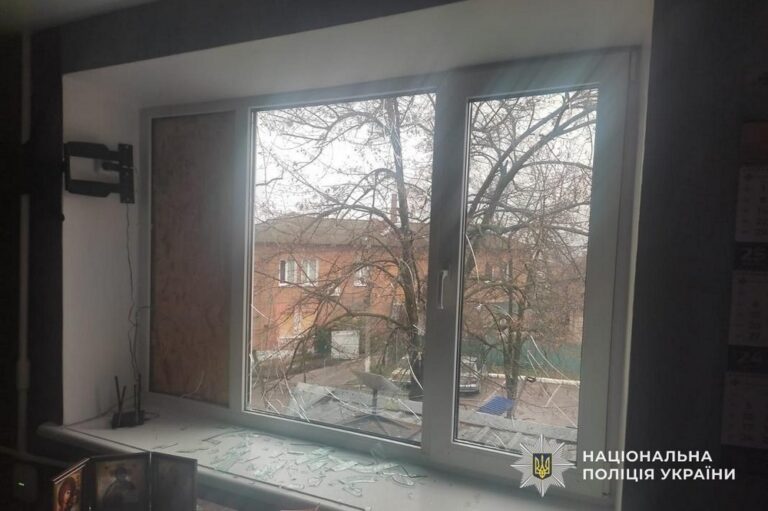 У Нікополі 8 жінок поранено внаслідок атаки FPV-дронів на комунальний ...